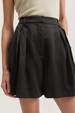 Black Fluid Pleat Short - Shorts | Country Road