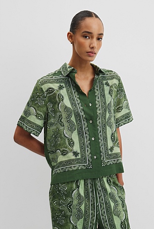 Fern Scarf Print Scarf Print Short Sleeve Shirt - Holiday | Country Road